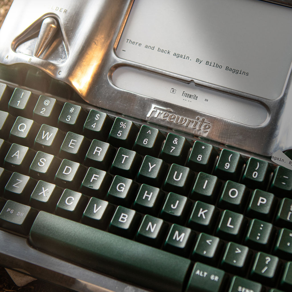 Ernest Hemingway Freewrite Signature Edition - Freewrite Store